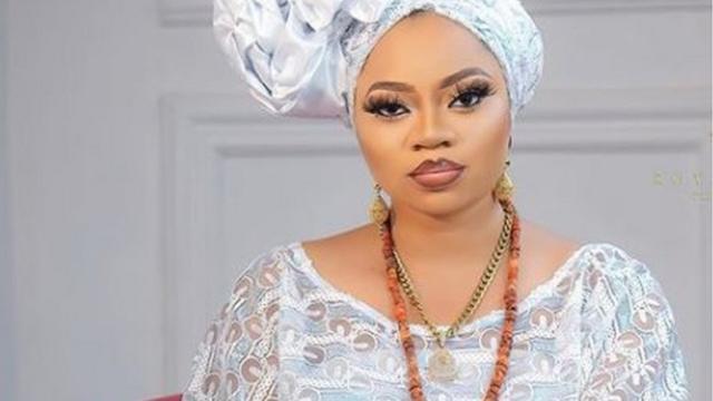 Alaafin Oyo: Olorì Anuoluwapo Adeyemi gba àmì ẹ̀yẹ lórí oge ṣíṣe - BBC ...