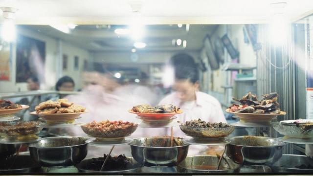 Rendang, tradisi merantau orang Minang dan sejarahnya yang rumit - BBC ...