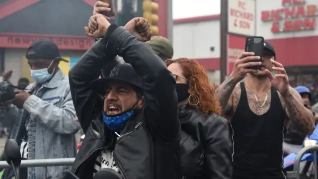 DMX casket: Pictures from Earl "DMX" Simmons memorial service - BBC ...