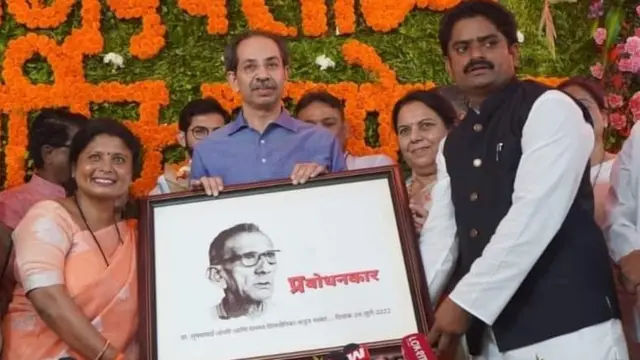 सुषमा अंधारे एकेकाळी शिक्षणासाठी घरातून पळालेली तरुणी आज आहे शिवसेनेच्या महत्त्वपूर्ण नेत्या