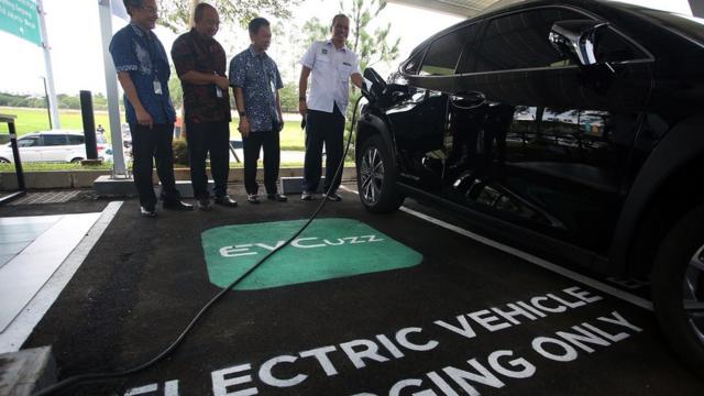Tesla dan SpaceX akan 'mencoba beberapa kerja sama dengan Indonesia ...