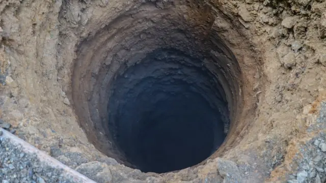 Géologie : Pourquoi la Chine creuse un trou de 11 kilomètres de profondeur - BBC News Afrique