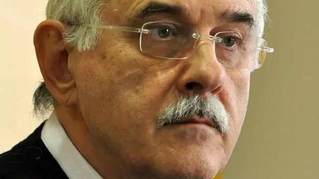 Jugoslavija i muzika: Preminuo Kornelije Kovač, „neprikosnovena muzička gromada" - BBC News na ...