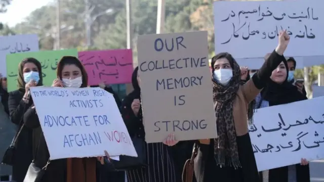 ناظران میگویند روز جهانی زن؛ مراسم نمادین راه حل چالشهای زنان