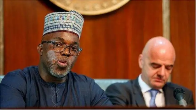 Pinnick réélu président de la Fédération nigériane de football - BBC ...