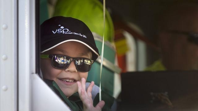 Ethan Dean, el niño enfermo que soñó con ser recolector de basura y lo ...