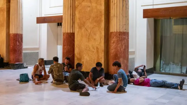 “Miles de migrantes están siendo usados en un juego político macabro ...