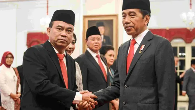 Reshuffle kabinet: Jokowi tunjuk koordinator relawan ProJo sebagai Menkominfo - BBC News Indonesia