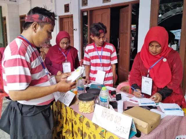 Pemilu 2024: Deretan foto pada hari pencoblosan di berbagai TPS - BBC News Indonesia