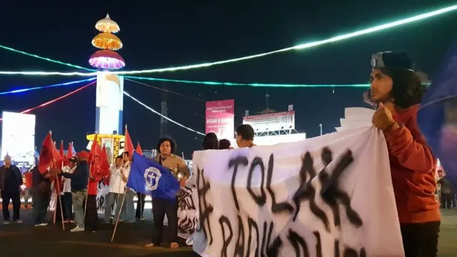 Tagar #TerorismeBukanIslam dan perdebatannya: Benarkah terorisme tak terkait agama? - BBC News ...