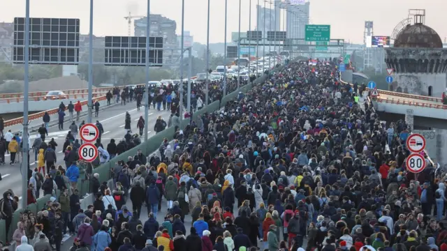 Protesti u Srbiji: U Beogradu nove demonstracije zbog nasilja u zemlji ...