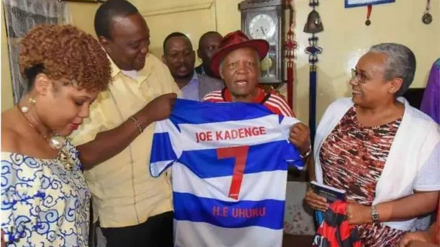 Mwanasoka nguli Joe Kadenge aaga dunia Kenya - BBC News Swahili