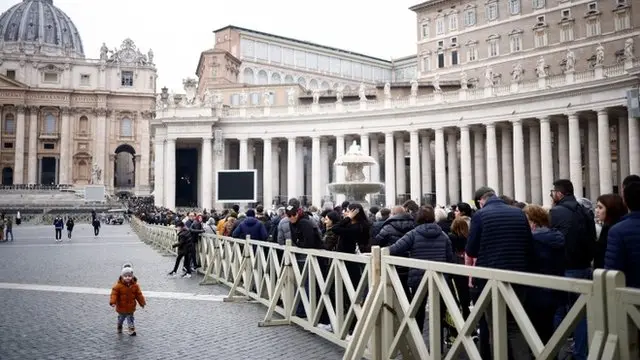 Muere Benedicto XVI: las históricas imágenes de la capilla ardiente del papa emérito en su ...
