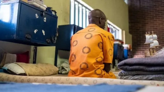 Kwanini watu wazima hutokwa na mikojo kitandani? - BBC News Swahili