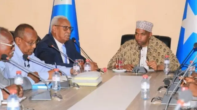 Xaaf iyo Kheyre: Dhuusamareeb waxaa la geynayaa ciidamo dhexdhexaad ah ...