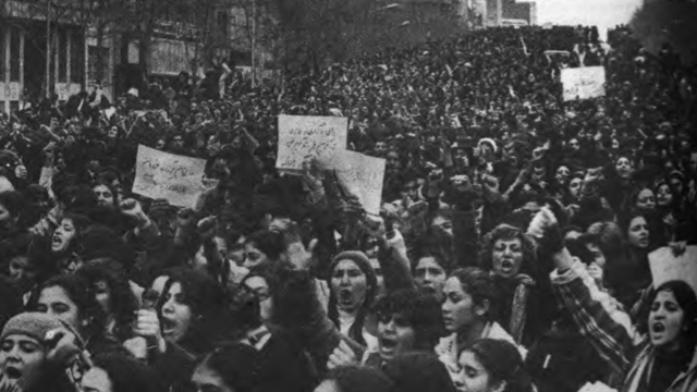 انقلاب و زنان؛ اجباری شدن حجاب و باقی محدودیت‌ها در آینه مطبوعات آن