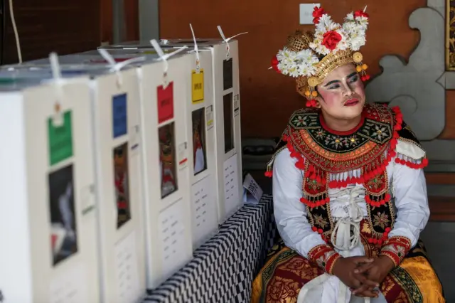 Pemilu 2024: Deretan foto pada hari pencoblosan di berbagai TPS - BBC News Indonesia