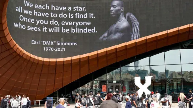 DMX casket: Pictures from Earl "DMX" Simmons memorial service - BBC ...
