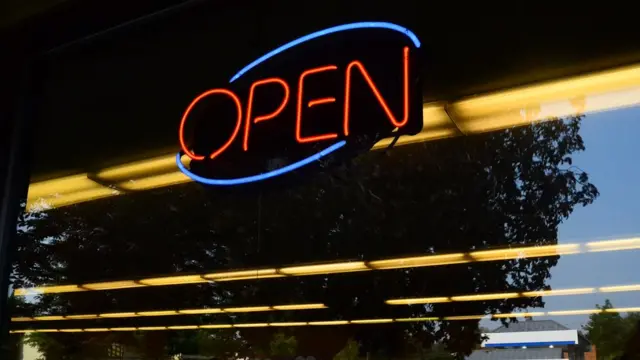Cómo sobrevive la última tienda de Blockbuster (a pesar de que la ...