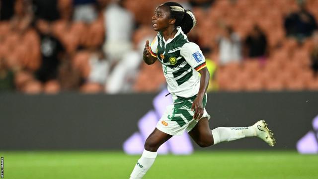 L'attaquante camerounaise Ajara Nchout inspire ceux qui fuient la ...