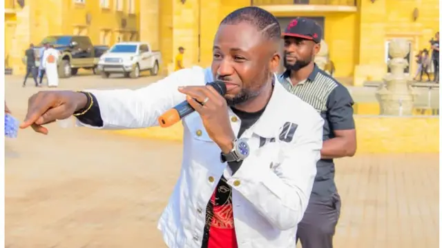 Prince Gozie Okeke: O kwuola ihe mere o ji gụọrọ dibia egwu - BBC News Ìgbò