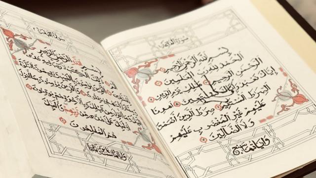 Gabar 14 bilood ku qortay Kitaab Qur’aan ah oo qurux badan - BBC News ...