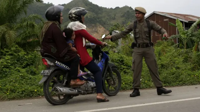 Razia celana ketat di Aceh melibatkan polisi militer, 42 orang ditangkap - BBC News Indonesia