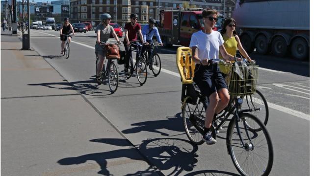 Bagaimana orang Denmark menghadapi situasi yang tak nyaman? - BBC News ...