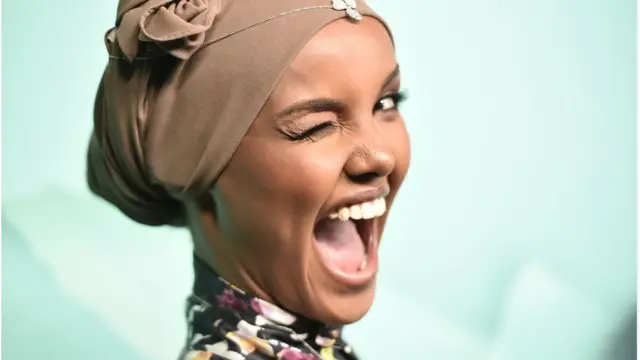 Pengungsi yang menjadi supermodel berjilbab pertama dunia: 'Tidak ...