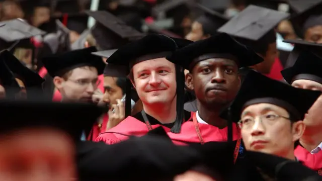 Vírgenes y con iPhones: así son los nuevos estudiantes de la ...