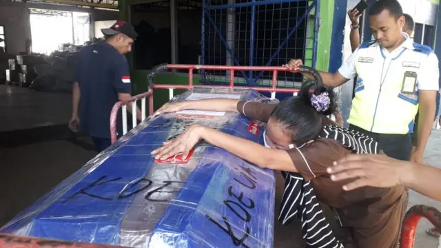 Pasukan gereja yang 'menghidupkan dan menyuarakan jeritan' jenazah pekerja migran NTT non ...