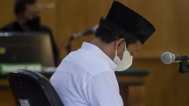 Herry Wirawan, pemerkosa 13 santriwati tetap dihukum mati usai kasasi ...