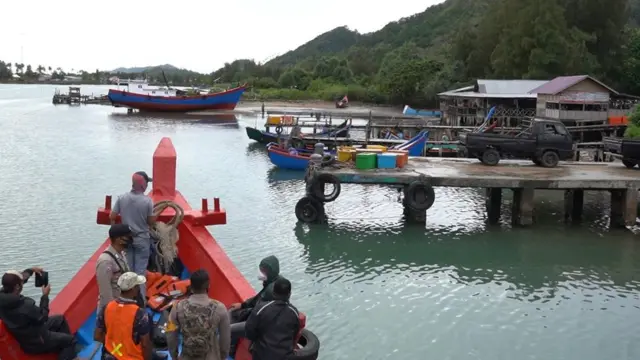 Covid-19: Distribusi vaksin ke pulau di Aceh: 'Mana safety? Kita menggunakan kapal penumpang ...