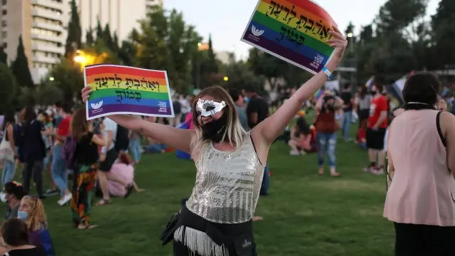 Parlemen Israel setujui RUU larangan ‘terapi penyembuhan gay’ - BBC News Indonesia