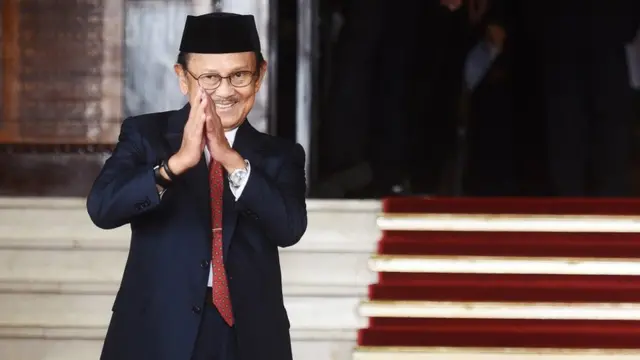 Mengenang BJ Habibie semasa menjabat Menristek hingga menjadi penulis buku - BBC News Indonesia