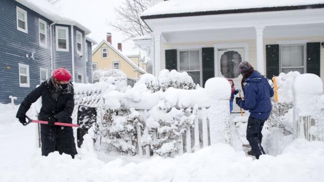 Las imágenes de la tormenta de récord que cubrió de nieve el noreste de ...