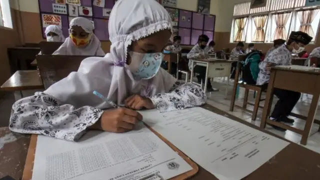 Sekolah tatap muka terbatas mulai Juli demi atasi 'learning loss': Daerah dengan kasus Covid ...