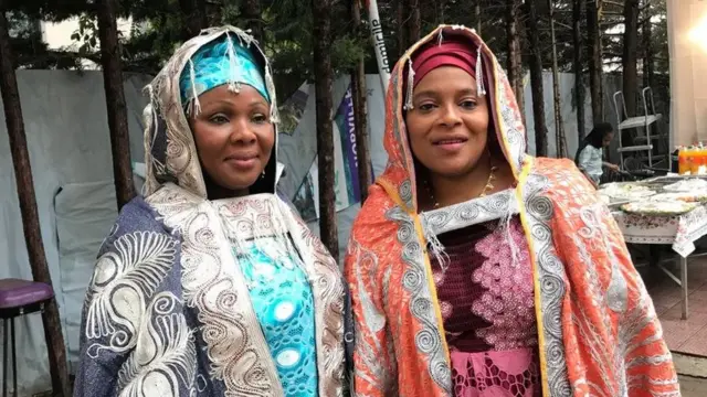 Hotuna: Yadda sarkin Hausawan Turai ya nada hakimansa - BBC News Hausa
