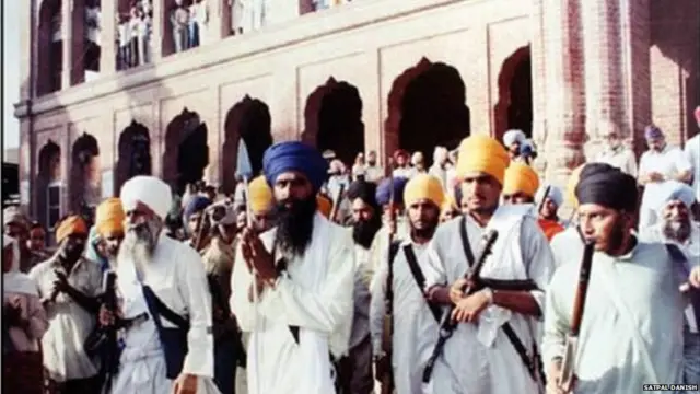 ਆਪ੍ਰੇਸ਼ਨ ਬਲੂ ਸਟਾਰ: ਅਕਾਲ ਤਖ਼ਤ ਸਾਹਿਬ 'ਤੇ ਟੈਂਕ ਭੇਜਣ ਦਾ ਫ਼ੈਸਲਾ ਕਿਸ ਦਾ ਸੀ ...