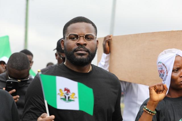 EndSars procession: Coffins, song for dead pipo, teargas and oda tins ...