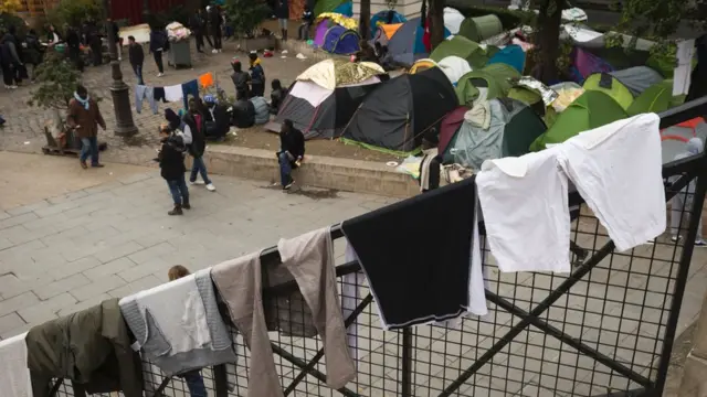 Almanya'da sığınma hakkı için 'sahte babalık' düzenbazlığı - BBC News ...