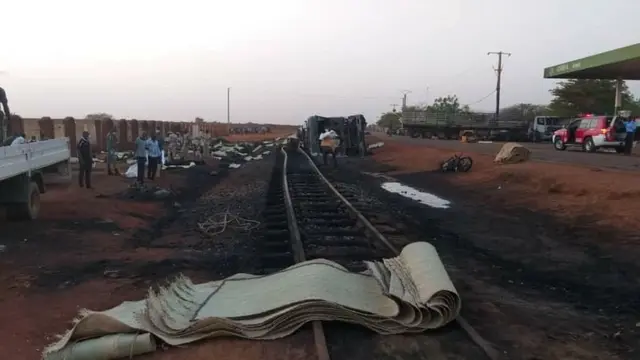 Explosion d’un camion-citerne à l’aéroport de Niamey - BBC News Afrique