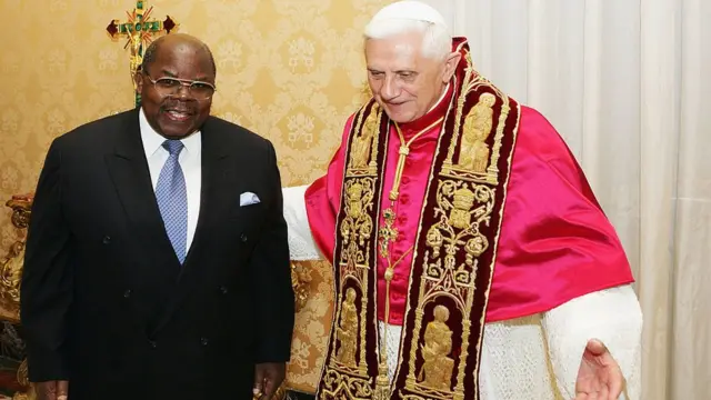 Benjamin William Mkapa: Matukio mbalimbali katika picha - BBC News Swahili