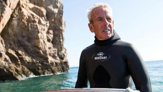 Nghề mạo hiểm: đi săn 'ngón tay quỷ Lucifer' - BBC News Tiếng Việt