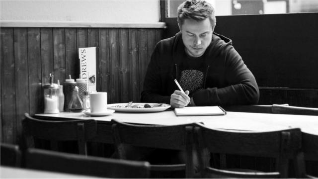 O homem que vendeu sua página na internet 'pixel por pixel' e ficou ...