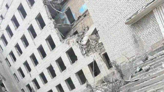 Rusija i Ukrajina: Najmanje sedam mrtvih u novom napadu Moskve na ukrajinske gradove - BBC News ...