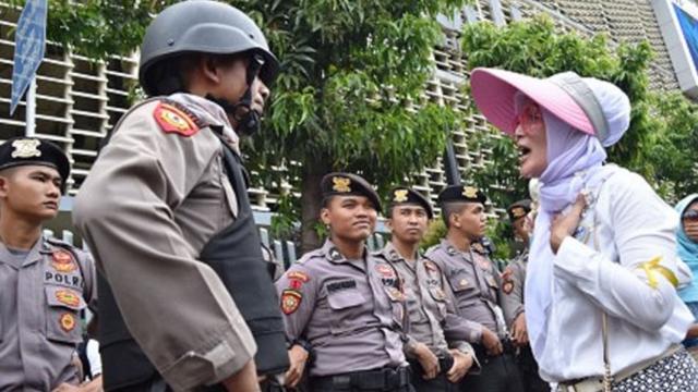 Orasi 'people power' pendukung Prabowo disebut makar, polisi represif ...