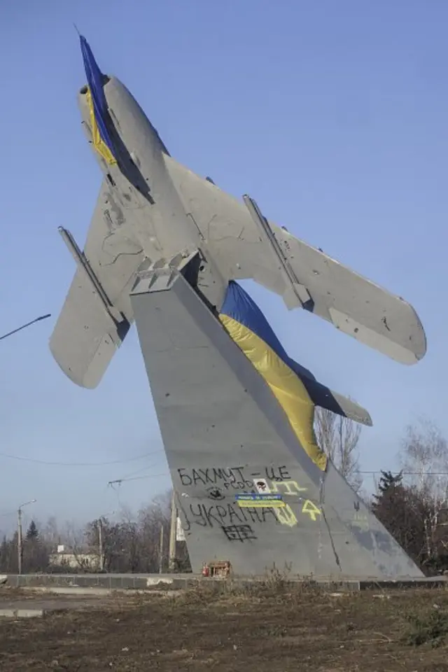 Затримки з наданням Україні зброї не дозволяють почати великий контрнаступ експерти Bbc News