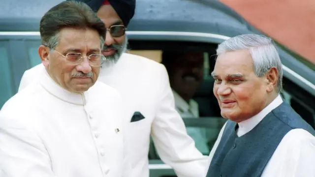 انڈیا، پاکستان 2001 میں جنگ کے دہانے سے کیسے واپس آئے؟ - BBC News اردو