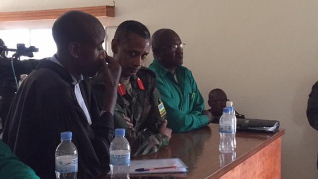 Col Tom Byabagamba na Gen Frank Rusagara bakatiwe - BBC News Gahuza